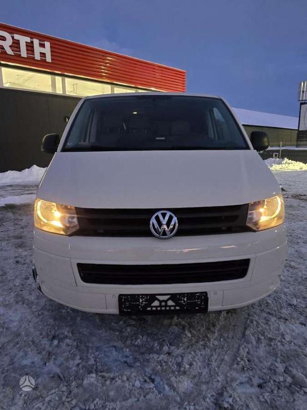 White Volkswagen Caravelle 2014 in Siauliai, with an engine capacity of 2.00 L and mileage of 190 thousand km for 11900 €, photo 1 on AUTOMOTO.COM.LV
