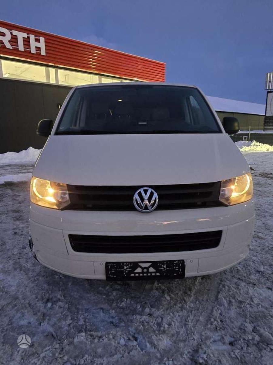 White Volkswagen Caravelle 2014 in Siauliai, with an engine capacity of 2.00 L and mileage of 190 thousand km for 11900 €, photo 1 on AUTOMOTO.COM.LV
