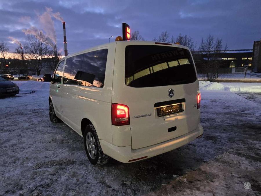 White Volkswagen Caravelle 2014 in Siauliai, with an engine capacity of 2.00 L and mileage of 190 thousand km for 11900 €, photo 5 on AUTOMOTO.COM.LV