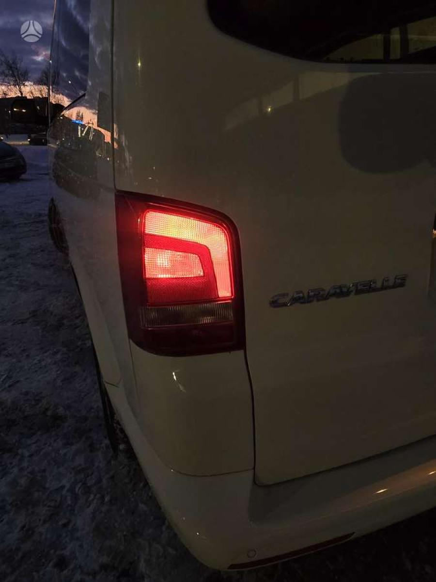 White Volkswagen Caravelle 2014 in Siauliai, with an engine capacity of 2.00 L and mileage of 190 thousand km for 11900 €, photo 8 on AUTOMOTO.COM.LV