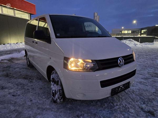 White Volkswagen Caravelle 2014 in Siauliai, with an engine capacity of 2.00 L and mileage of 190 thousand km for 11900 €, photo 10 on AUTOMOTO.COM.LV
