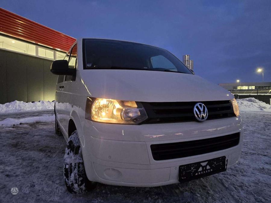 White Volkswagen Caravelle 2014 in Siauliai, with an engine capacity of 2.00 L and mileage of 190 thousand km for 11900 €, photo 11 on AUTOMOTO.COM.LV