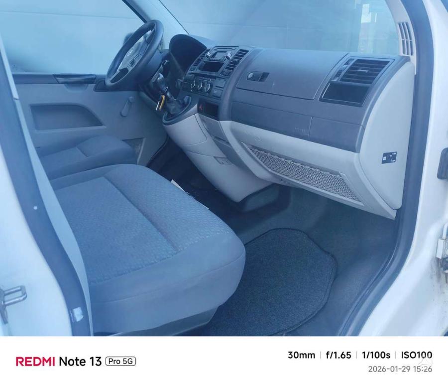 White Volkswagen Caravelle 2014 in Kaunas, with an engine capacity of 1.97 L and mileage of 244 thousand km for 10950 €, photo 5 on AUTOMOTO.COM.LV