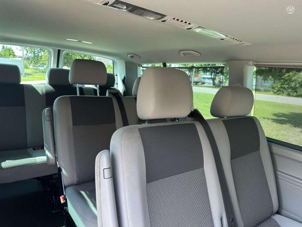 Balts Volkswagen Caravelle 2014 Telšiai, ar dzinēja tilpumu 1.97 L un nobraukumu 291 tūkst. km par 8400 €, foto 4 vietnē AUTOMOTO.COM.LV