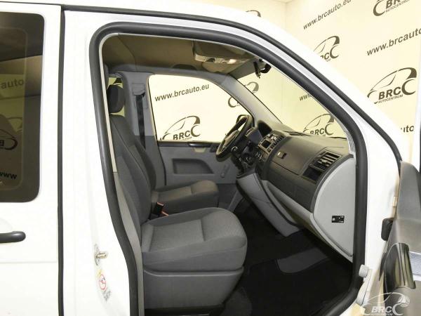 White Volkswagen Caravelle 2015 in Vilnius, with an engine capacity of 1.97 L and mileage of 241 thousand km for 12400 €, photo 7 on AUTOMOTO.COM.LV