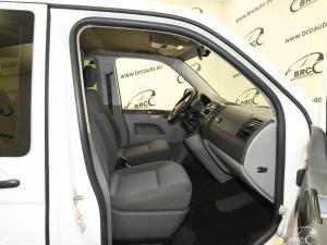 White Volkswagen Caravelle 2015 in Vilnius, with an engine capacity of 1.97 L and mileage of 241 thousand km for 12400 €, photo 7 on AUTOMOTO.COM.LV