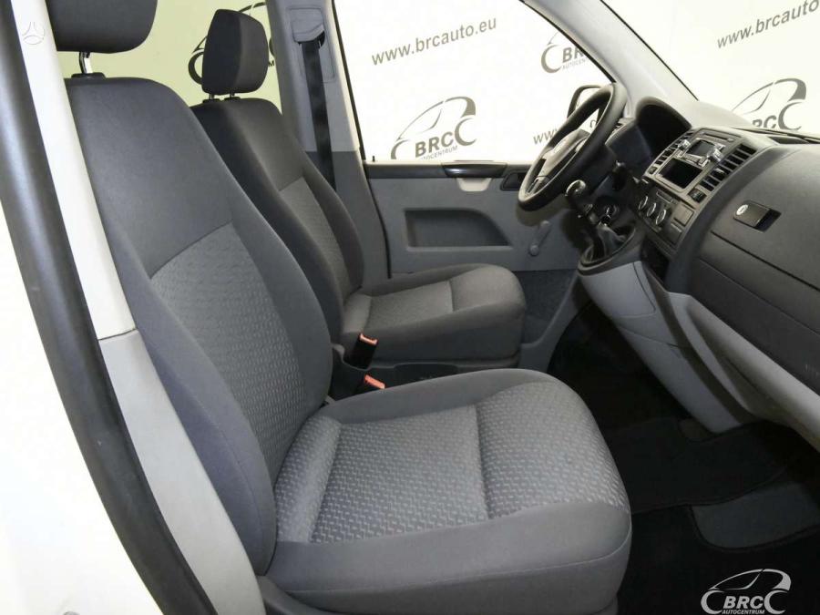 White Volkswagen Caravelle 2015 in Vilnius, with an engine capacity of 1.97 L and mileage of 241 thousand km for 12400 €, photo 8 on AUTOMOTO.COM.LV