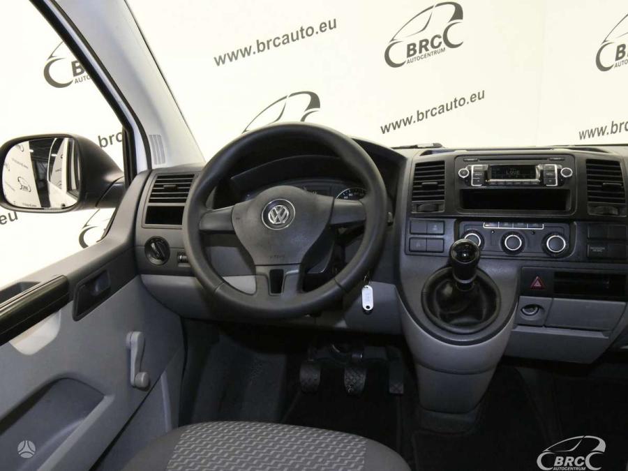 White Volkswagen Caravelle 2015 in Vilnius, with an engine capacity of 1.97 L and mileage of 241 thousand km for 12400 €, photo 17 on AUTOMOTO.COM.LV