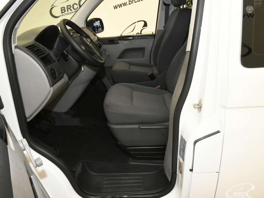 White Volkswagen Caravelle 2015 in Vilnius, with an engine capacity of 1.97 L and mileage of 241 thousand km for 12400 €, photo 24 on AUTOMOTO.COM.LV