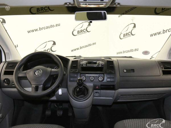 White Volkswagen Caravelle 2015 in Vilnius, with an engine capacity of 1.97 L and mileage of 241 thousand km for 11900 €, photo 4 on AUTOMOTO.COM.LV