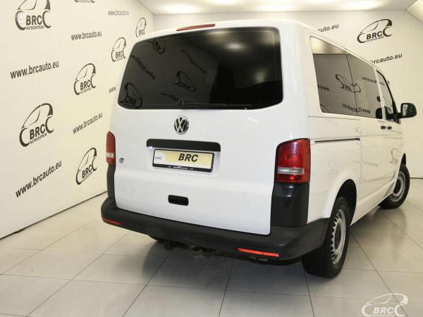 White Volkswagen Caravelle 2015 in Vilnius, with an engine capacity of 1.97 L and mileage of 241 thousand km for 11900 €, photo 5 on AUTOMOTO.COM.LV