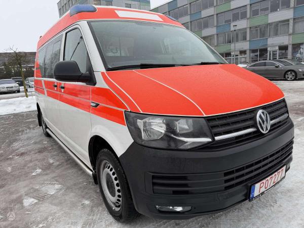 White Volkswagen Caravelle 2017 in Vilnius, with an engine capacity of 2.00 L and mileage of 380 thousand km for 10650 €, photo 4 on AUTOMOTO.COM.LV