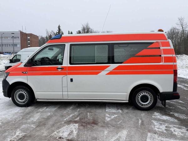 White Volkswagen Caravelle 2017 in Vilnius, with an engine capacity of 2.00 L and mileage of 380 thousand km for 10650 €, photo 9 on AUTOMOTO.COM.LV