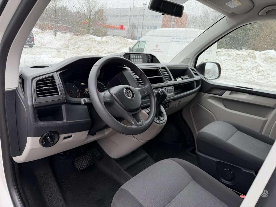 Balts Volkswagen Caravelle 2017 Viļņa, ar dzinēja tilpumu 2.00 L un nobraukumu 380 tūkst. km par 10650 €, foto 11 vietnē AUTOMOTO.COM.LV