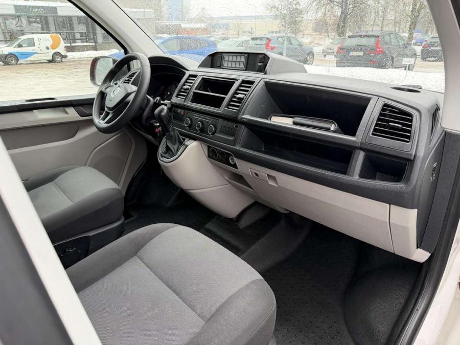 Balts Volkswagen Caravelle 2017 Viļņa, ar dzinēja tilpumu 2.00 L un nobraukumu 380 tūkst. km par 10650 €, foto 15 vietnē AUTOMOTO.COM.LV