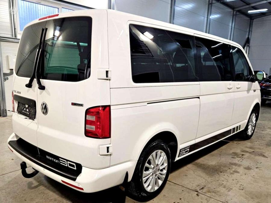 White Volkswagen Caravelle 2019 in Marijampole, with an engine capacity of 1.97 L and mileage of 238 thousand km for 21800 €, photo 4 on AUTOMOTO.COM.LV