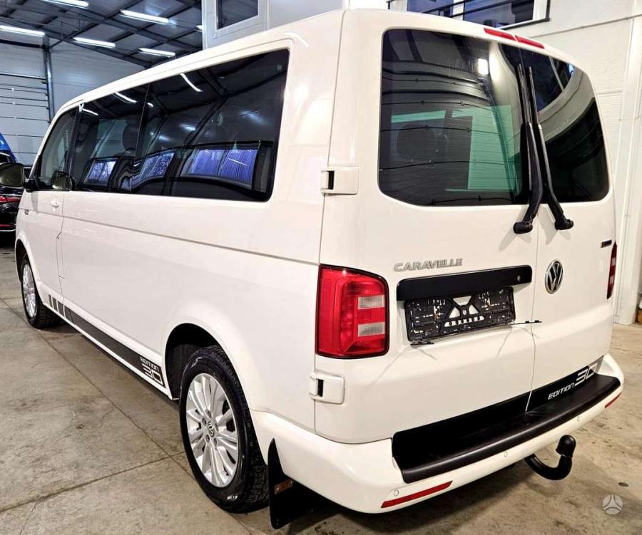 White Volkswagen Caravelle 2019 in Marijampole, with an engine capacity of 1.97 L and mileage of 238 thousand km for 21800 €, photo 6 on AUTOMOTO.COM.LV