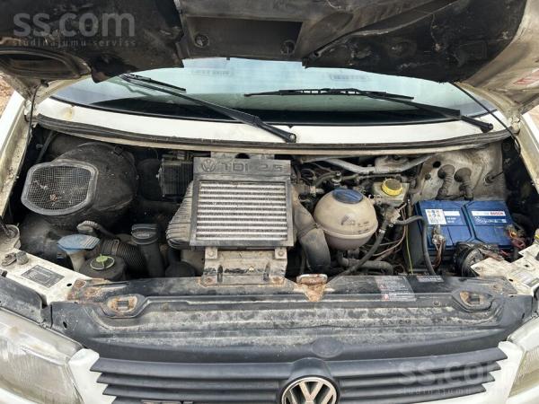 Balts Volkswagen Caravelle 1999 Rēzekne, ar dzinēja tilpumu 2.50 L un nobraukumu 600 tūkst. km par 3400 €, foto 8 vietnē AUTOMOTO.COM.LV