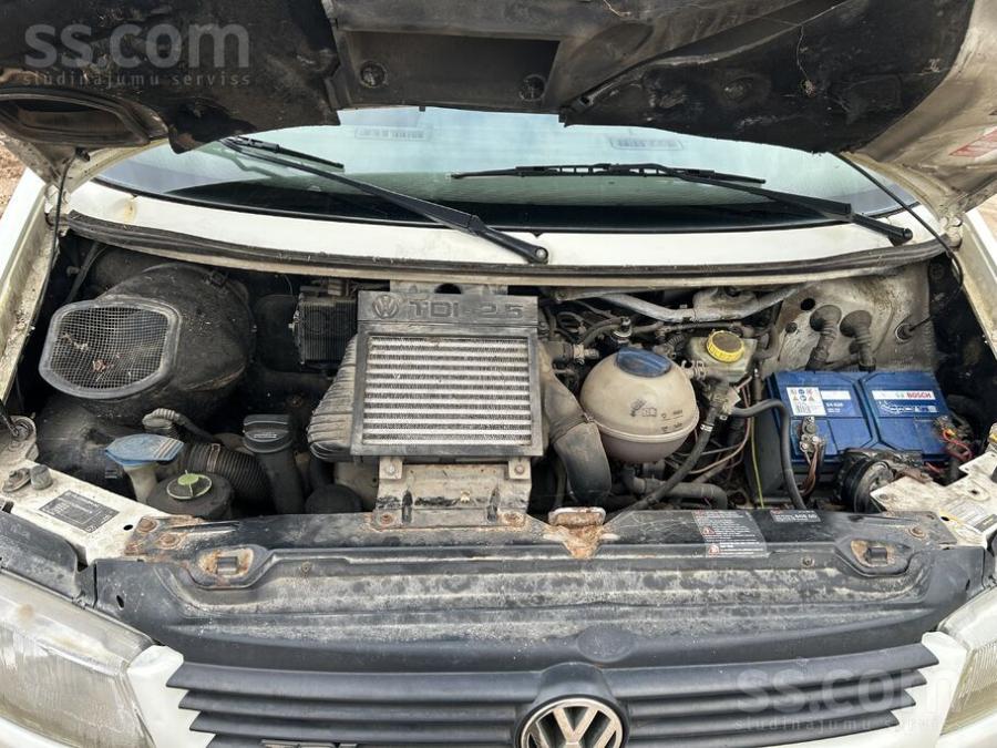 Balts Volkswagen Caravelle 1999 Rēzekne, ar dzinēja tilpumu 2.50 L un nobraukumu 600 tūkst. km par 3400 €, foto 8 vietnē AUTOMOTO.COM.LV