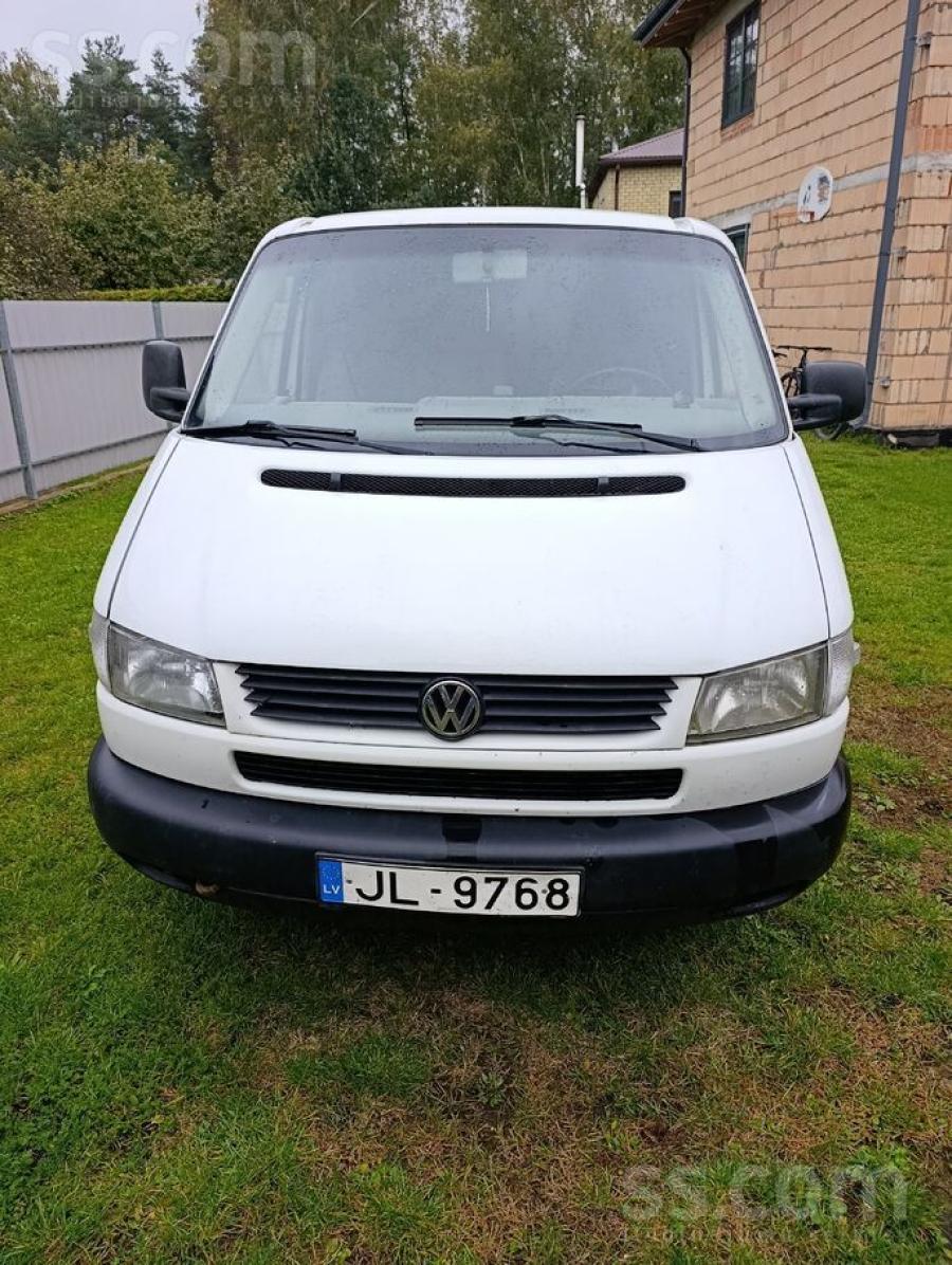 Balts Volkswagen Caravelle 2000 Rīga, ar dzinēja tilpumu 2.50 L un nobraukumu 570 tūkst. km par 2850 €, foto 1 vietnē AUTOMOTO.COM.LV