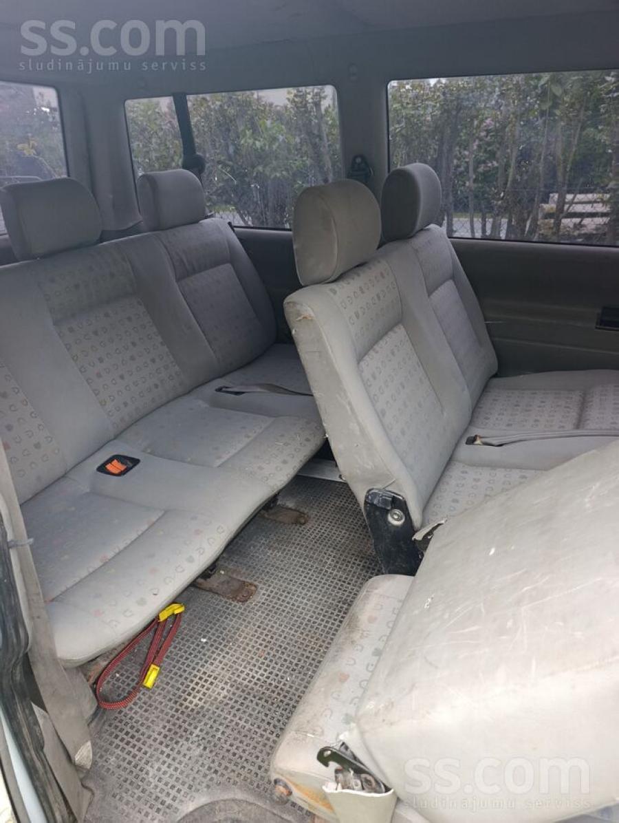 Balts Volkswagen Caravelle 2000 Rīga, ar dzinēja tilpumu 2.50 L un nobraukumu 570 tūkst. km par 2850 €, foto 7 vietnē AUTOMOTO.COM.LV