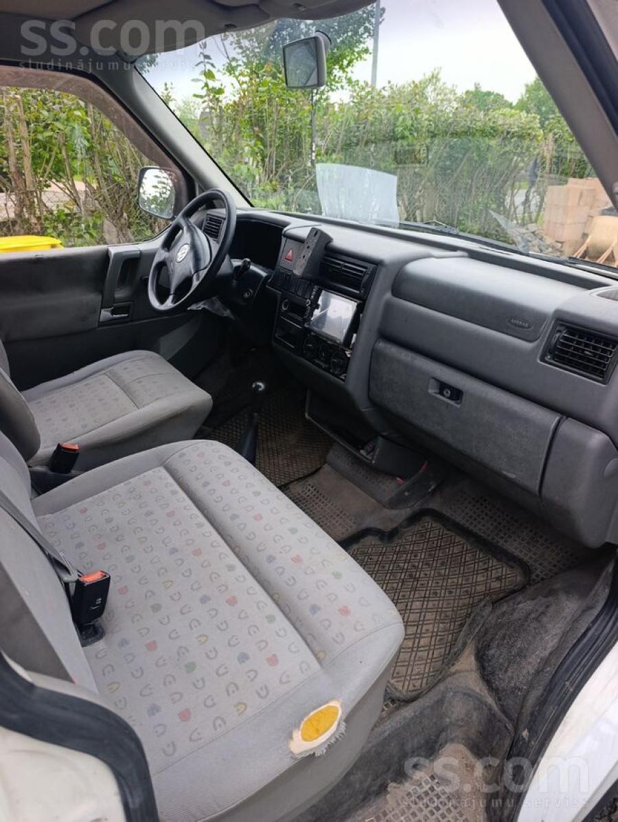 Balts Volkswagen Caravelle 2000 Rīga, ar dzinēja tilpumu 2.50 L un nobraukumu 570 tūkst. km par 2850 €, foto 8 vietnē AUTOMOTO.COM.LV