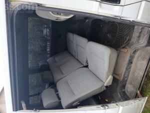 Balts Volkswagen Caravelle 2000 Rīga, ar dzinēja tilpumu 2.50 L un nobraukumu 570 tūkst. km par 2850 €, foto 9 vietnē AUTOMOTO.COM.LV