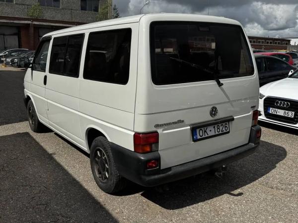 White Volkswagen Caravelle 2000 in Daugavpils, with an engine capacity of 2.50 L and mileage of 44 thousand km for 4690 €, photo 4 on AUTOMOTO.COM.LV