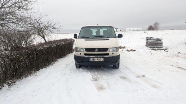 Balts Volkswagen Caravelle 2002 Alūksne, ar dzinēja tilpumu 2.80 L un nobraukumu 469 tūkst. km par 2150 €, foto 2 vietnē AUTOMOTO.COM.LV
