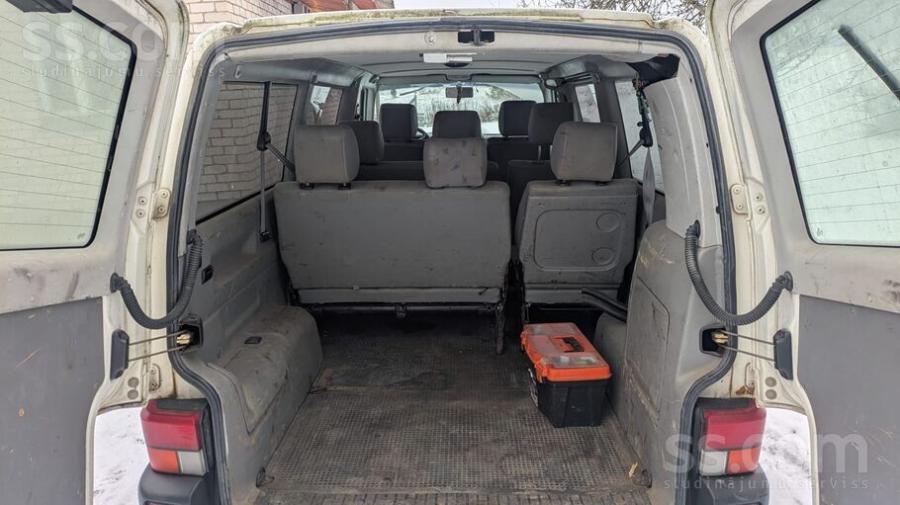 White Volkswagen Caravelle 2002 in Aluksne, with an engine capacity of 2.80 L and mileage of 469 thousand km for 2150 €, photo 8 on AUTOMOTO.COM.LV