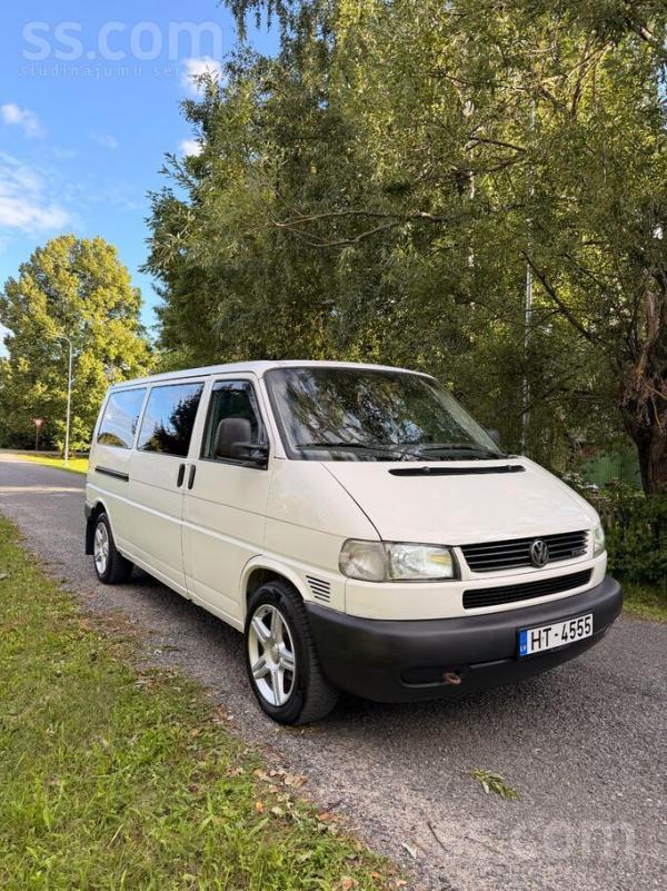 White Volkswagen Caravelle 2003 in Kuldiga, with an engine capacity of 2.50 L and mileage of 360 thousand km for 3450 €, photo 1 on AUTOMOTO.COM.LV