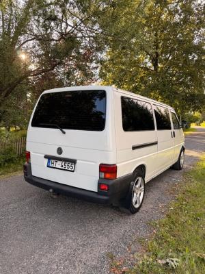 Balts Volkswagen Caravelle 2003 Kuldīga, ar dzinēja tilpumu 2.50 L un nobraukumu 360 tūkst. km par 3450 €, foto 4 vietnē AUTOMOTO.COM.LV