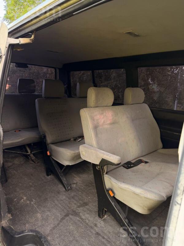 White Volkswagen Caravelle 2003 in Kuldiga, with an engine capacity of 2.50 L and mileage of 360 thousand km for 3450 €, photo 7 on AUTOMOTO.COM.LV