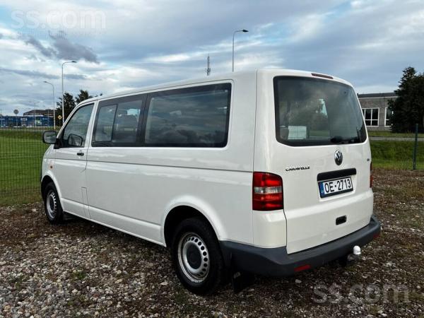 White Volkswagen Caravelle 2007 in Saldus, with an engine capacity of 2.50 L and mileage of 283 thousand km for 6690 €, photo 5 on AUTOMOTO.COM.LV