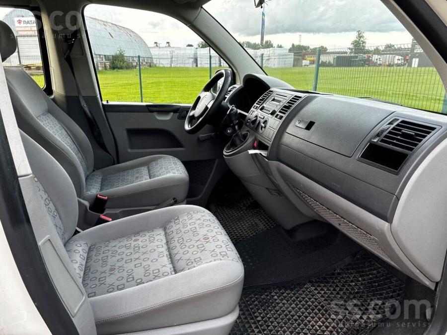 Balts Volkswagen Caravelle 2007 Saldus, ar dzinēja tilpumu 2.50 L un nobraukumu 283 tūkst. km par 6690 €, foto 8 vietnē AUTOMOTO.COM.LV