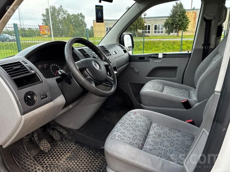 Balts Volkswagen Caravelle 2007 Saldus, ar dzinēja tilpumu 2.50 L un nobraukumu 283 tūkst. km par 6690 €, foto 10 vietnē AUTOMOTO.COM.LV