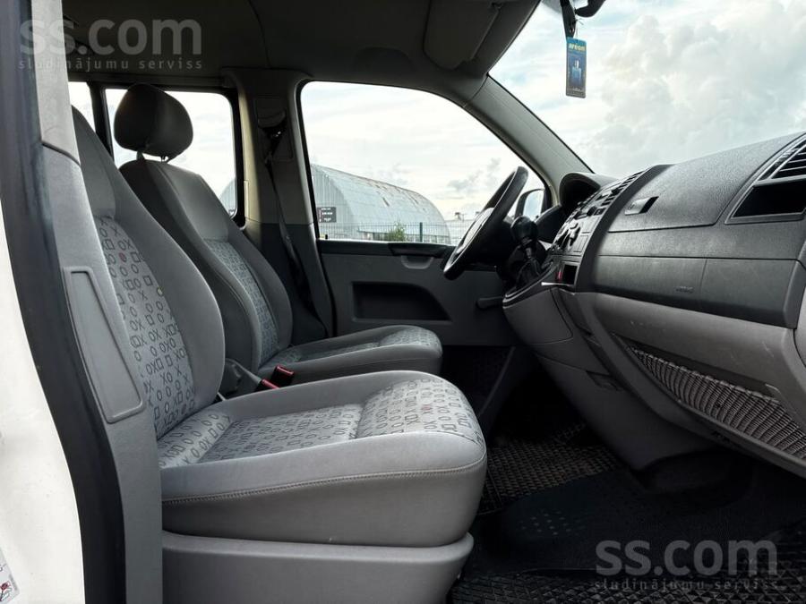 Balts Volkswagen Caravelle 2007 Saldus, ar dzinēja tilpumu 2.50 L un nobraukumu 283 tūkst. km par 6690 €, foto 12 vietnē AUTOMOTO.COM.LV