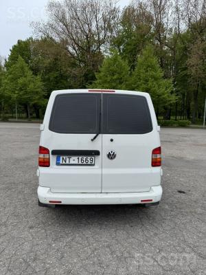 Balts Volkswagen Caravelle 2008 Liepāja, ar dzinēja tilpumu 2.50 L un nobraukumu 259 tūkst. km par 8700 €, foto 4 vietnē AUTOMOTO.COM.LV