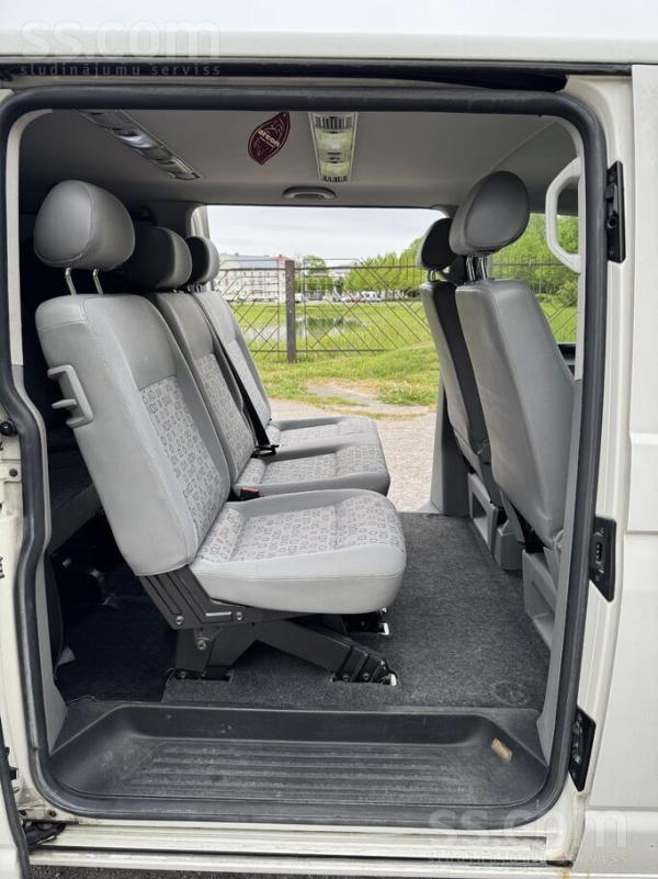 Balts Volkswagen Caravelle 2008 Liepāja, ar dzinēja tilpumu 2.50 L un nobraukumu 259 tūkst. km par 8700 €, foto 5 vietnē AUTOMOTO.COM.LV