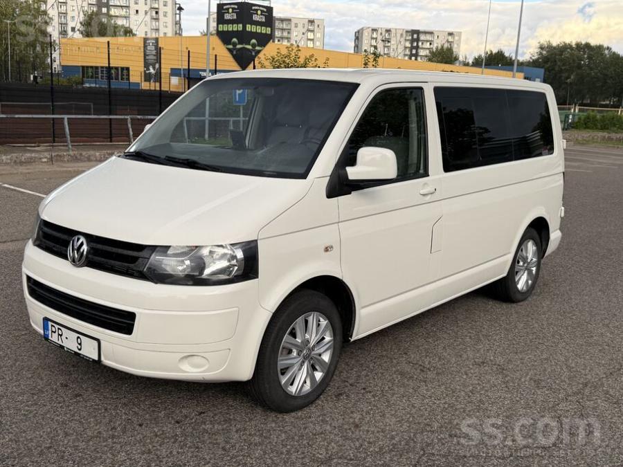White Volkswagen Caravelle 2008 in Riga, with an engine capacity of 1.90 L and mileage of 265 thousand km for 10900 €, photo 1 on AUTOMOTO.COM.LV