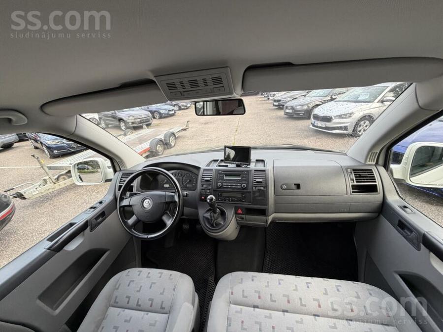 White Volkswagen Caravelle 2008 in Riga, with an engine capacity of 1.90 L and mileage of 265 thousand km for 10900 €, photo 10 on AUTOMOTO.COM.LV