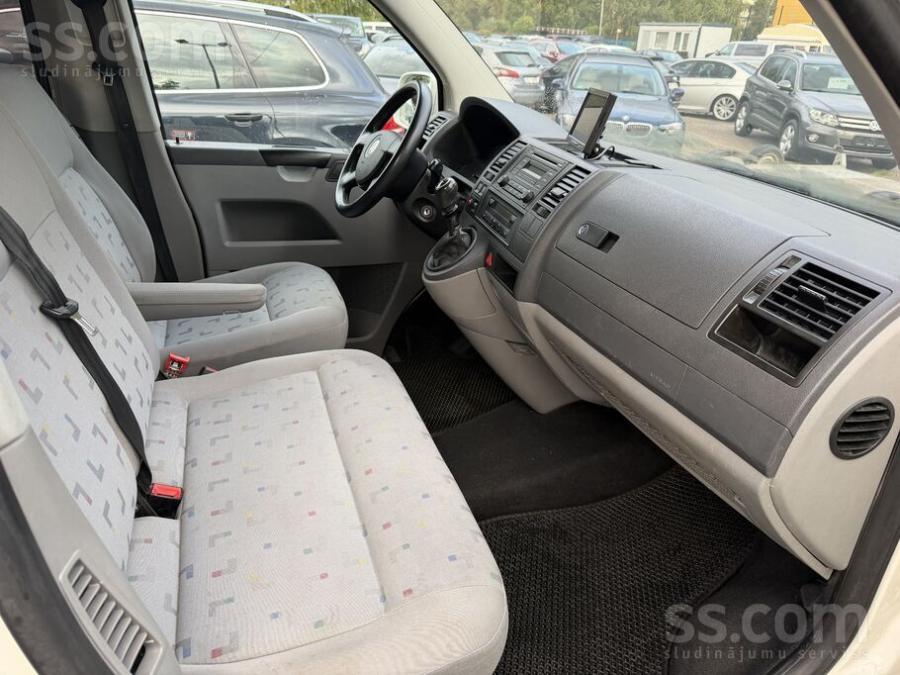 White Volkswagen Caravelle 2008 in Riga, with an engine capacity of 1.90 L and mileage of 265 thousand km for 10900 €, photo 11 on AUTOMOTO.COM.LV