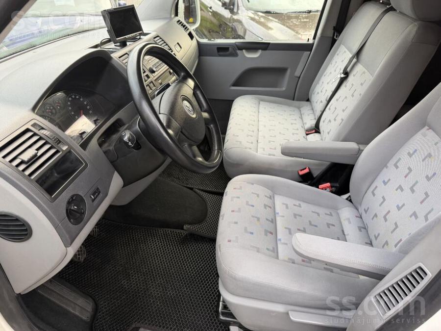 White Volkswagen Caravelle 2008 in Riga, with an engine capacity of 1.90 L and mileage of 265 thousand km for 10900 €, photo 12 on AUTOMOTO.COM.LV