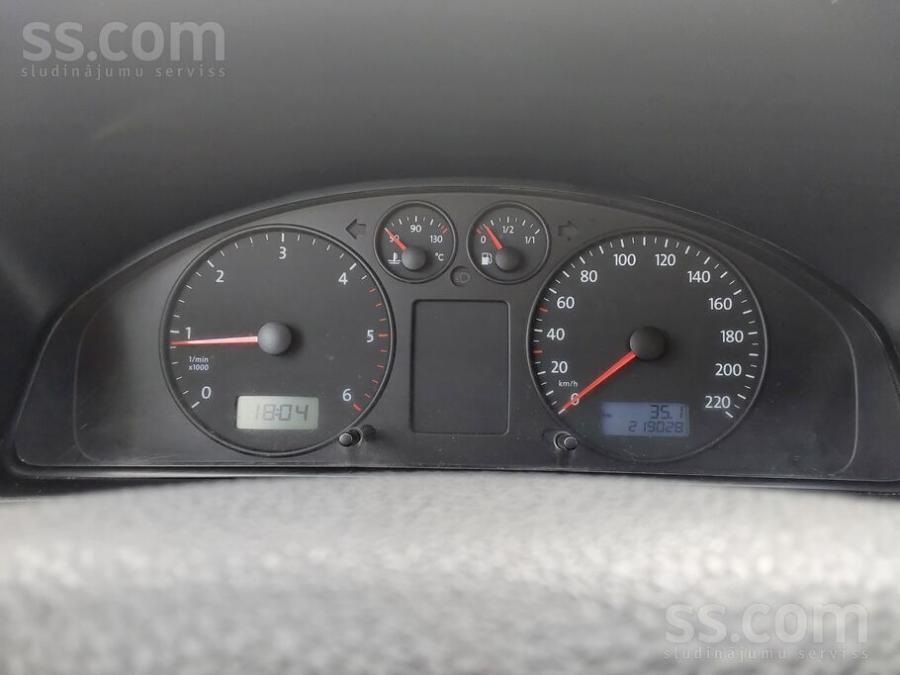 White Volkswagen Caravelle 2009 in Ogre, with an engine capacity of 1.90 L and mileage of 219 thousand km for 51 €, photo 19 on AUTOMOTO.COM.LV