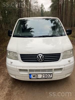 Balts Volkswagen Caravelle 2009 Daugavpils, ar dzinēja tilpumu 2.50 L un nobraukumu 420 tūkst. km par 5000 €, foto  vietnē AUTOMOTO.COM.LV
