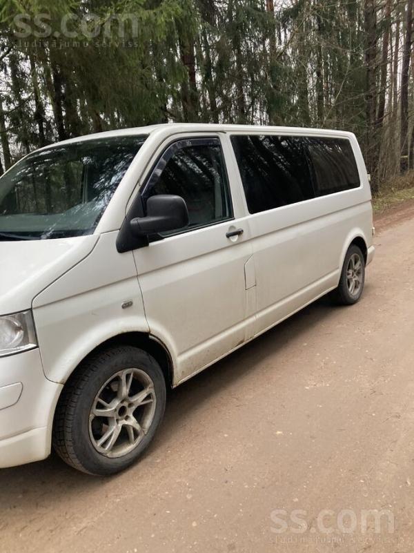 Balts Volkswagen Caravelle 2009 Daugavpils, ar dzinēja tilpumu 2.50 L un nobraukumu 420 tūkst. km par 5000 €, foto 2 vietnē AUTOMOTO.COM.LV