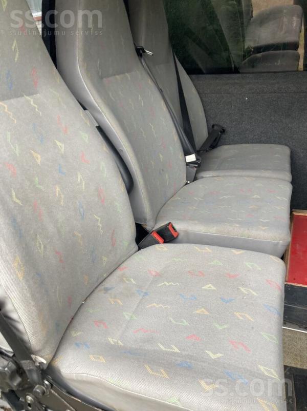 Balts Volkswagen Caravelle 2009 Daugavpils, ar dzinēja tilpumu 2.50 L un nobraukumu 420 tūkst. km par 5000 €, foto 7 vietnē AUTOMOTO.COM.LV