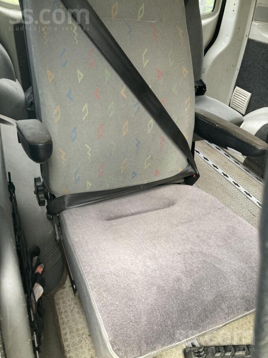 Balts Volkswagen Caravelle 2009 Daugavpils, ar dzinēja tilpumu 2.50 L un nobraukumu 420 tūkst. km par 5000 €, foto 9 vietnē AUTOMOTO.COM.LV