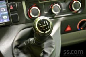 Balts Volkswagen Caravelle 2011 Rīga, ar dzinēja tilpumu 2.00 L un nobraukumu 305 tūkst. km par 10499 €, foto 4 vietnē AUTOMOTO.COM.LV