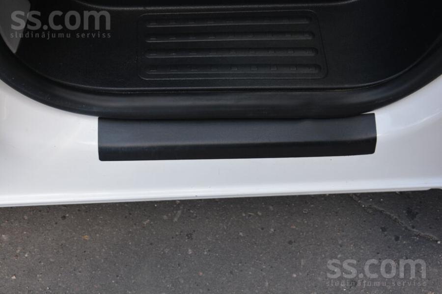 Balts Volkswagen Caravelle 2011 Rīga, ar dzinēja tilpumu 2.00 L un nobraukumu 305 tūkst. km par 10499 €, foto 16 vietnē AUTOMOTO.COM.LV